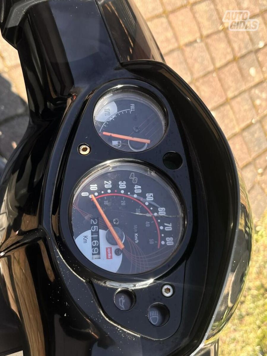 Black Aprilia SR 2015 in Gargzdai, with an engine capacity of 0.05 L and mileage of 25 thousand km for 1000 €, photo 3 on AUTOMOTO.COM.LV