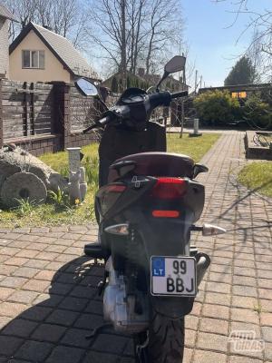 Black Aprilia SR 2015 in Gargzdai, with an engine capacity of 0.05 L and mileage of 25 thousand km for 1000 €, photo 6 on AUTOMOTO.COM.LV