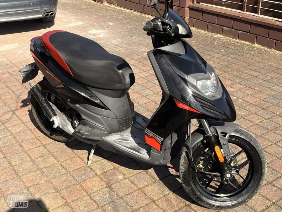 Black Aprilia SR 2015 in Gargzdai, with an engine capacity of 0.05 L and mileage of 25 thousand km for 1000 €, photo 10 on AUTOMOTO.COM.LV