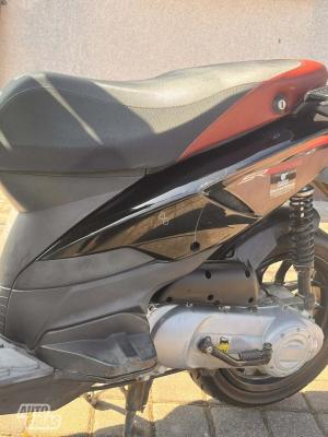 Black Aprilia SR 2015 in Gargzdai, with an engine capacity of 0.05 L and mileage of 25 thousand km for 1000 €, photo 12 on AUTOMOTO.COM.LV