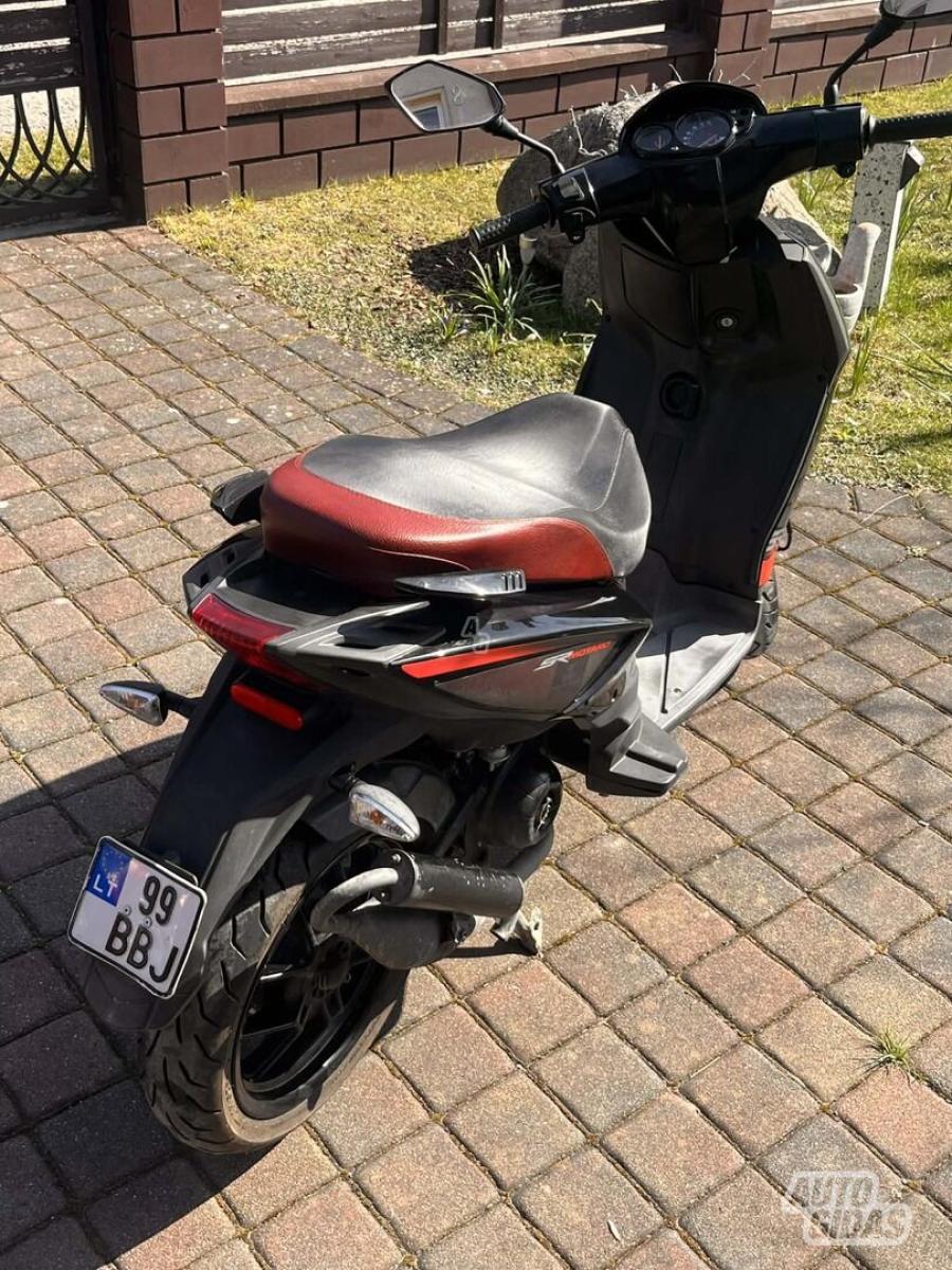 Black Aprilia SR 2015 in Gargzdai, with an engine capacity of 0.05 L and mileage of 25 thousand km for 1000 €, photo 13 on AUTOMOTO.COM.LV