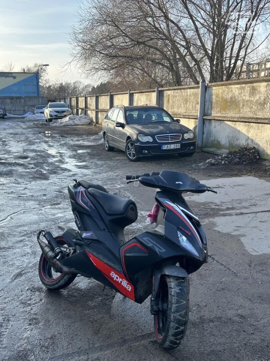 Black Aprilia SR 2016 in Panevezys, with an engine capacity of 0.05 L and mileage of 0 thousand km for 1800 €, photo 1 on AUTOMOTO.COM.LV