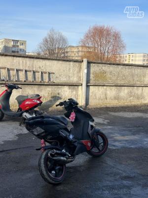 Black Aprilia SR 2016 in Panevezys, with an engine capacity of 0.05 L and mileage of 0 thousand km for 1800 €, photo 4 on AUTOMOTO.COM.LV