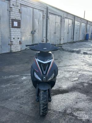 Black Aprilia SR 2016 in Panevezys, with an engine capacity of 0.05 L and mileage of 0 thousand km for 1800 €, photo 5 on AUTOMOTO.COM.LV