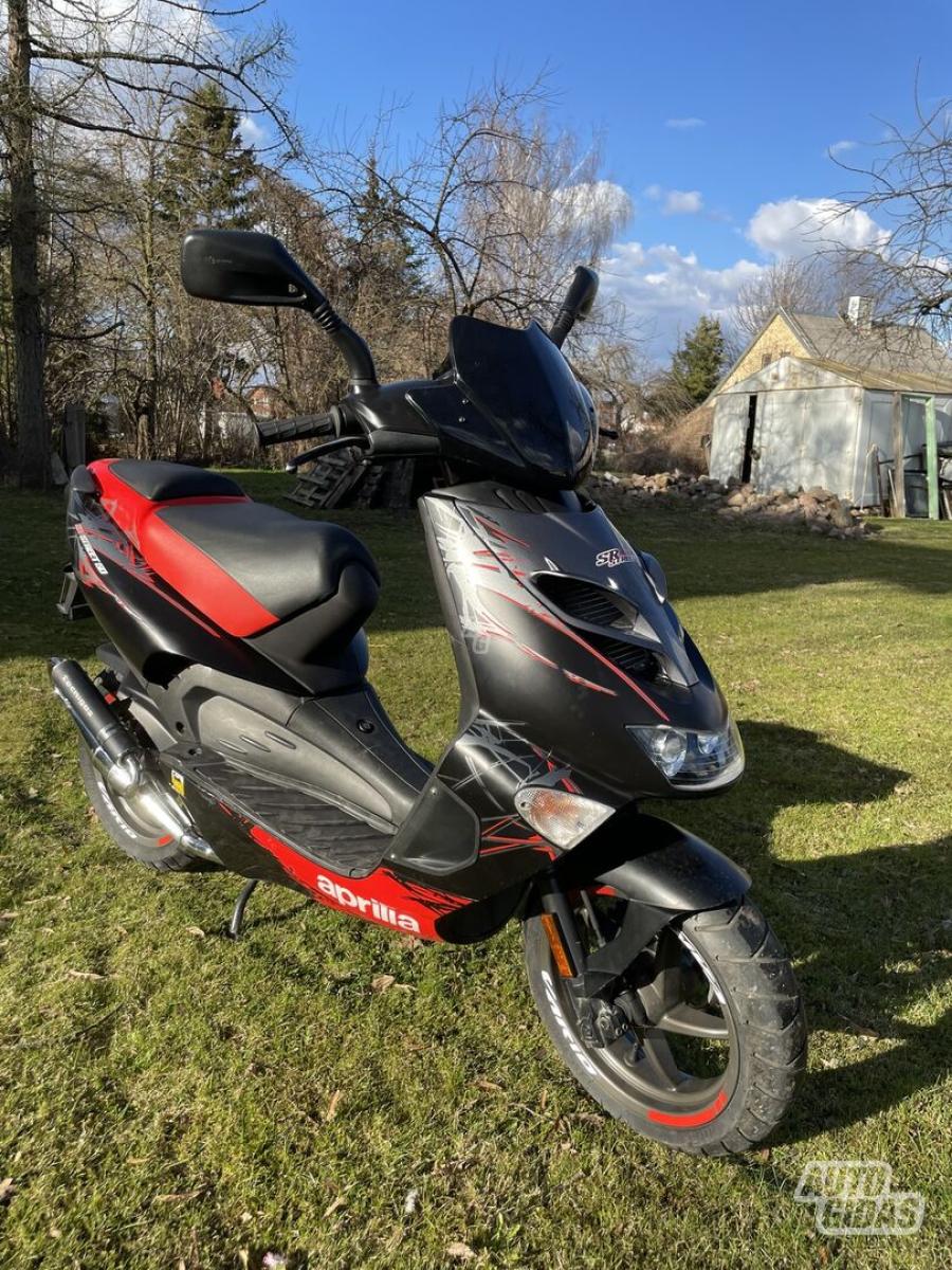Melns Aprilia SR 2016 Panevēža, ar dzinēja tilpumu 0.05 L un nobraukumu 9 tūkst. km par 1500 €, foto 3 vietnē AUTOMOTO.COM.LV
