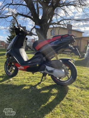 Melns Aprilia SR 2016 Panevēža, ar dzinēja tilpumu 0.05 L un nobraukumu 9 tūkst. km par 1500 €, foto 5 vietnē AUTOMOTO.COM.LV