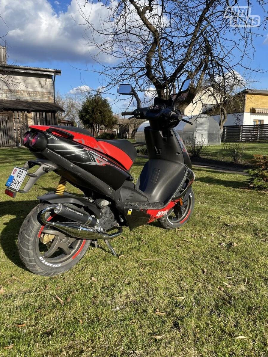 Melns Aprilia SR 2016 Panevēža, ar dzinēja tilpumu 0.05 L un nobraukumu 9 tūkst. km par 1500 €, foto 6 vietnē AUTOMOTO.COM.LV