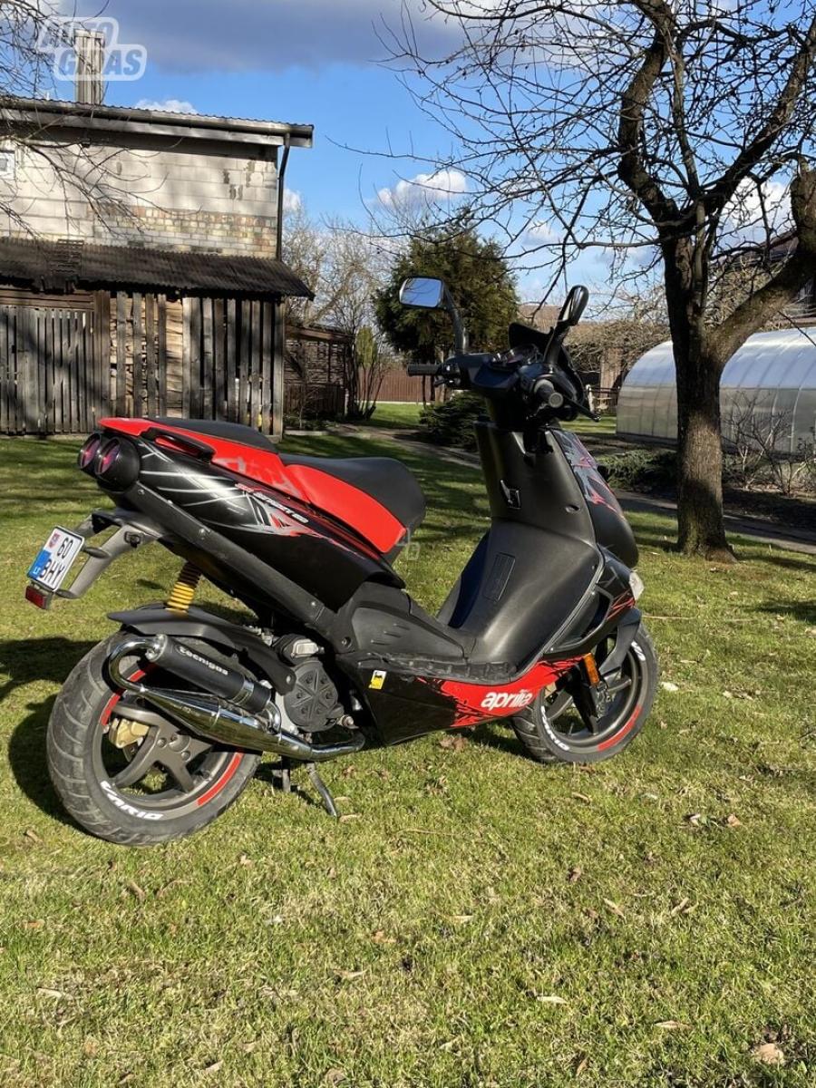 Melns Aprilia SR 2016 Panevēža, ar dzinēja tilpumu 0.05 L un nobraukumu 9 tūkst. km par 1500 €, foto 8 vietnē AUTOMOTO.COM.LV