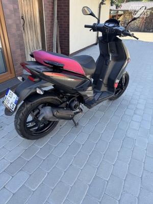Black Aprilia SR 2016 in Mazeikiai, with an engine capacity of 0.05 L and mileage of 19 thousand km for 1150 €, photo 5 on AUTOMOTO.COM.LV