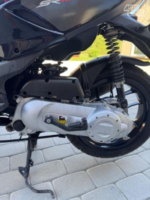 Black Aprilia SR 2016 in Mazeikiai, with an engine capacity of 0.05 L and mileage of 19 thousand km for 1150 €, photo 9 on AUTOMOTO.COM.LV