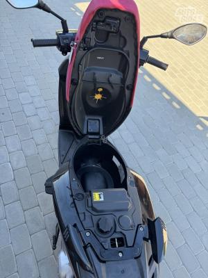Black Aprilia SR 2016 in Mazeikiai, with an engine capacity of 0.05 L and mileage of 19 thousand km for 1150 €, photo 10 on AUTOMOTO.COM.LV