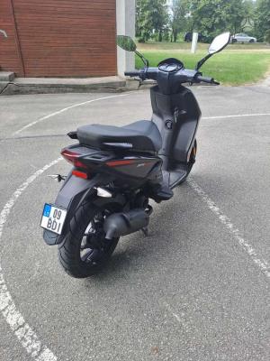 Melns Aprilia SR 2016 Marijampole, ar dzinēja tilpumu 49.00 L un nobraukumu 13 tūkst. km par 1500 €, foto 5 vietnē AUTOMOTO.COM.LV