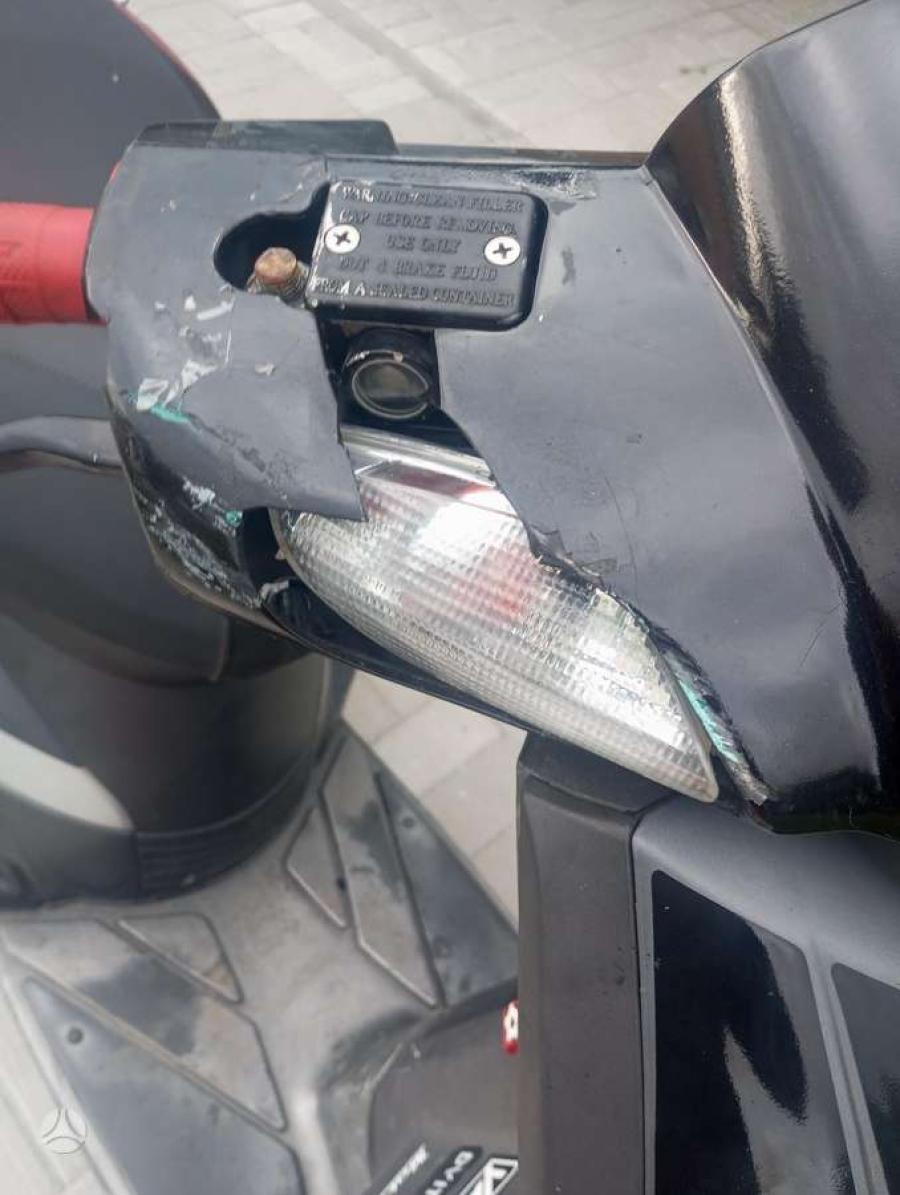 Black Aprilia SR 2016 in Taurage, with an engine capacity of 49.00 L and mileage of 28 thousand km for 1400 €, photo 9 on AUTOMOTO.COM.LV