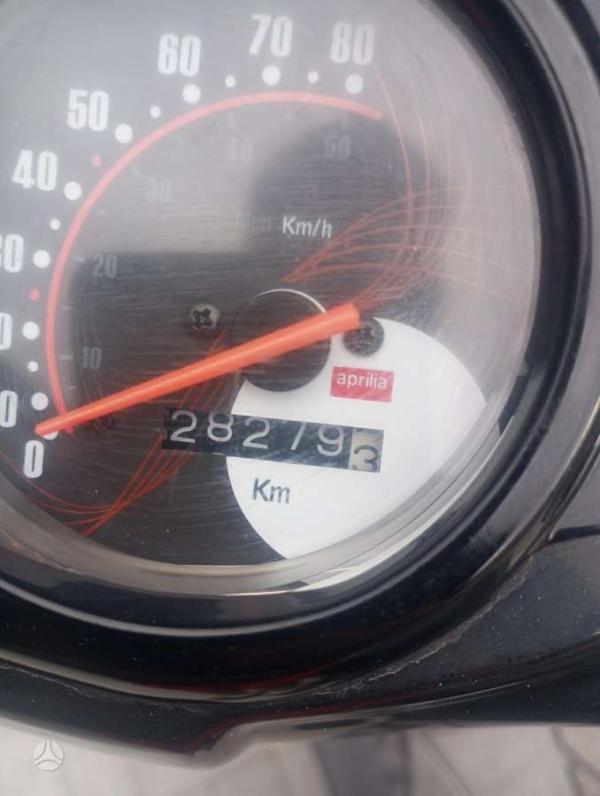 Black Aprilia SR 2016 in Taurage, with an engine capacity of 49.00 L and mileage of 28 thousand km for 1400 €, photo 9 on AUTOMOTO.COM.LV