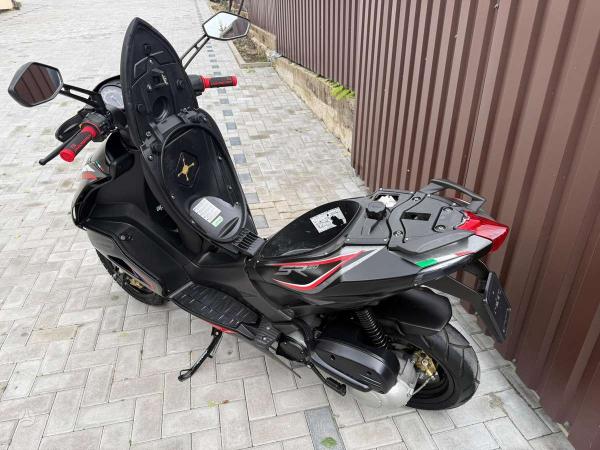 Melns Aprilia SR 2016 Kauņa, ar dzinēja tilpumu 49.00 L un nobraukumu 18 tūkst. km par 1850 €, foto 8 vietnē AUTOMOTO.COM.LV