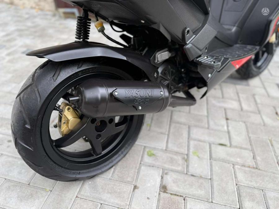 Melns Aprilia SR 2016 Kauņa, ar dzinēja tilpumu 49.00 L un nobraukumu 18 tūkst. km par 1850 €, foto 10 vietnē AUTOMOTO.COM.LV