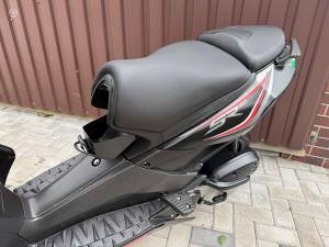 Melns Aprilia SR 2016 Kauņa, ar dzinēja tilpumu 49.00 L un nobraukumu 18 tūkst. km par 1850 €, foto 14 vietnē AUTOMOTO.COM.LV