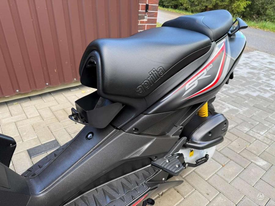 Melns Aprilia SR 2016 Kauņa, ar dzinēja tilpumu 49.00 L un nobraukumu 18 tūkst. km par 1950 €, foto 11 vietnē AUTOMOTO.COM.LV