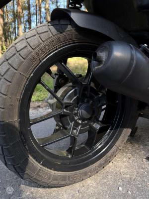 Black Aprilia SR 2017 in Vilnius, with an engine capacity of 50.00 L and mileage of 11 thousand km for 1350 €, photo 9 on AUTOMOTO.COM.LV