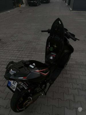 Black Aprilia SR 2017 in Kaunas, with an engine capacity of 49.00 L and mileage of 24 thousand km for 2000 €, photo 9 on AUTOMOTO.COM.LV
