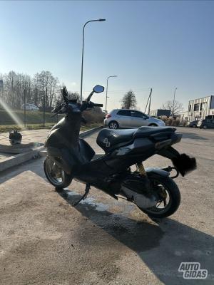 Melns Aprilia SR 2018 Kauņa, ar dzinēja tilpumu 0.05 L un nobraukumu 8 tūkst. km par 1250 €, foto 6 vietnē AUTOMOTO.COM.LV