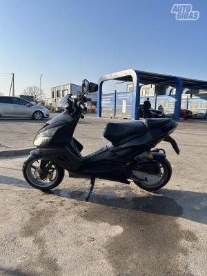 Melns Aprilia SR 2018 Kauņa, ar dzinēja tilpumu 0.05 L un nobraukumu 8 tūkst. km par 1250 €, foto 7 vietnē AUTOMOTO.COM.LV