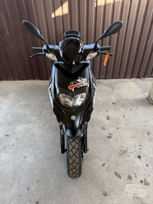 Black Aprilia SR 2018 in Kaunas, with an engine capacity of 0.05 L and mileage of 4 thousand km for 1650 €, photo 2 on AUTOMOTO.COM.LV