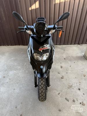 Black Aprilia SR 2018 in Kaunas, with an engine capacity of 0.05 L and mileage of 4 thousand km for 1650 €, photo 2 on AUTOMOTO.COM.LV