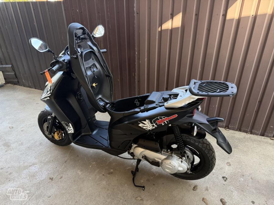 Black Aprilia SR 2018 in Kaunas, with an engine capacity of 0.05 L and mileage of 4 thousand km for 1650 €, photo 10 on AUTOMOTO.COM.LV