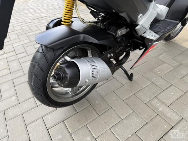 Черный Априлия SR 2018 в Каунас, объемом двигателя 0.05 л и пробегом 20 тыс. км за 1550 €, фото 7 на AUTOMOTO.COM.LV