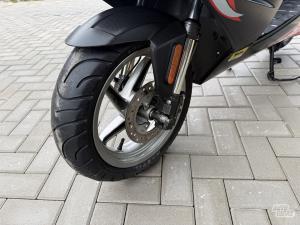 Черный Априлия SR 2018 в Каунас, объемом двигателя 0.05 л и пробегом 20 тыс. км за 1550 €, фото 11 на AUTOMOTO.COM.LV