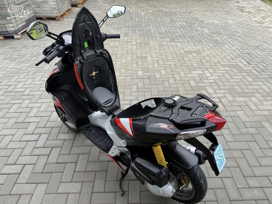 Черный Априлия SR 2018 в Каунас, объемом двигателя 0.05 л и пробегом 20 тыс. км за 1550 €, фото 13 на AUTOMOTO.COM.LV