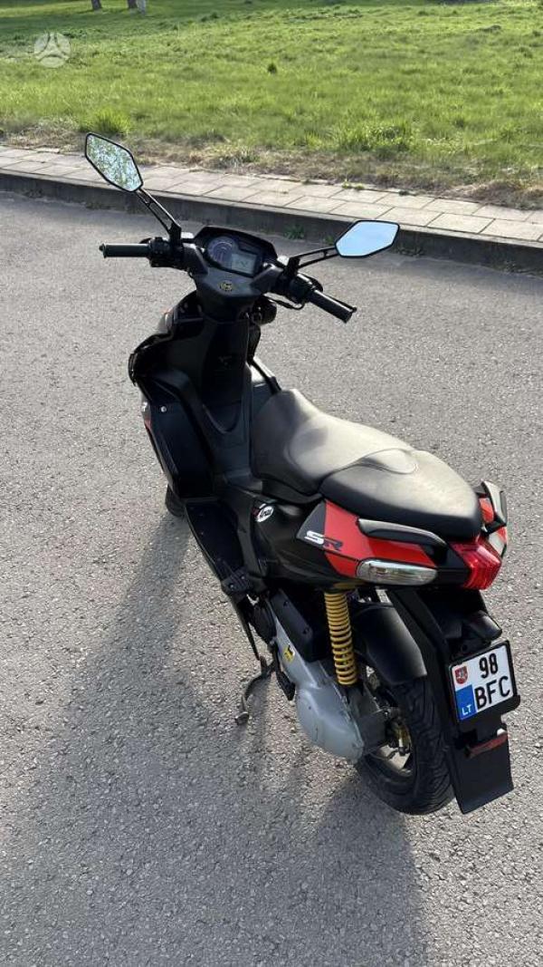 Melns Aprilia SR 2018 Panevēža, ar dzinēja tilpumu 49.00 L un nobraukumu 23 tūkst. km par 2050 €, foto 6 vietnē AUTOMOTO.COM.LV