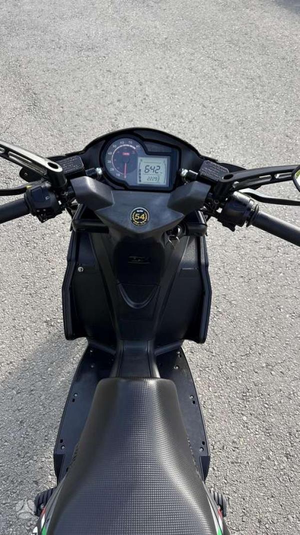 Melns Aprilia SR 2018 Panevēža, ar dzinēja tilpumu 49.00 L un nobraukumu 23 tūkst. km par 2050 €, foto 9 vietnē AUTOMOTO.COM.LV