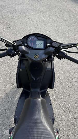 Melns Aprilia SR 2018 Panevēža, ar dzinēja tilpumu 49.00 L un nobraukumu 23 tūkst. km par 2050 €, foto 10 vietnē AUTOMOTO.COM.LV