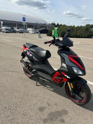 Melns Aprilia SR 2018 Šauļi, ar dzinēja tilpumu 49.00 L un nobraukumu 18 tūkst. km par 2000 €, foto 8 vietnē AUTOMOTO.COM.LV