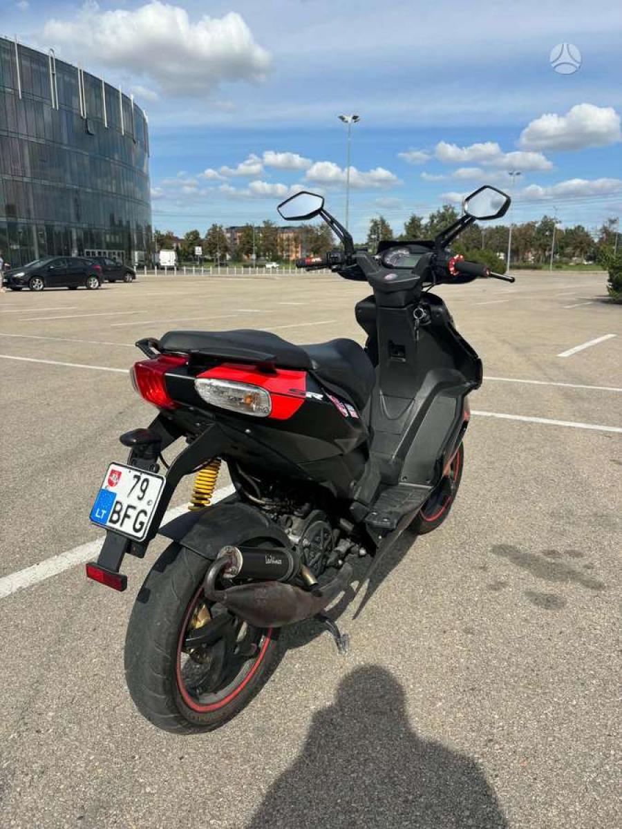 Melns Aprilia SR 2018 Šauļi, ar dzinēja tilpumu 49.00 L un nobraukumu 18 tūkst. km par 2000 €, foto 9 vietnē AUTOMOTO.COM.LV