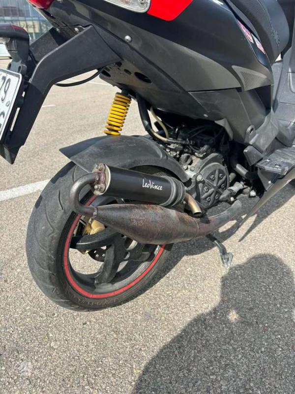 Melns Aprilia SR 2018 Šauļi, ar dzinēja tilpumu 49.00 L un nobraukumu 18 tūkst. km par 2000 €, foto 11 vietnē AUTOMOTO.COM.LV