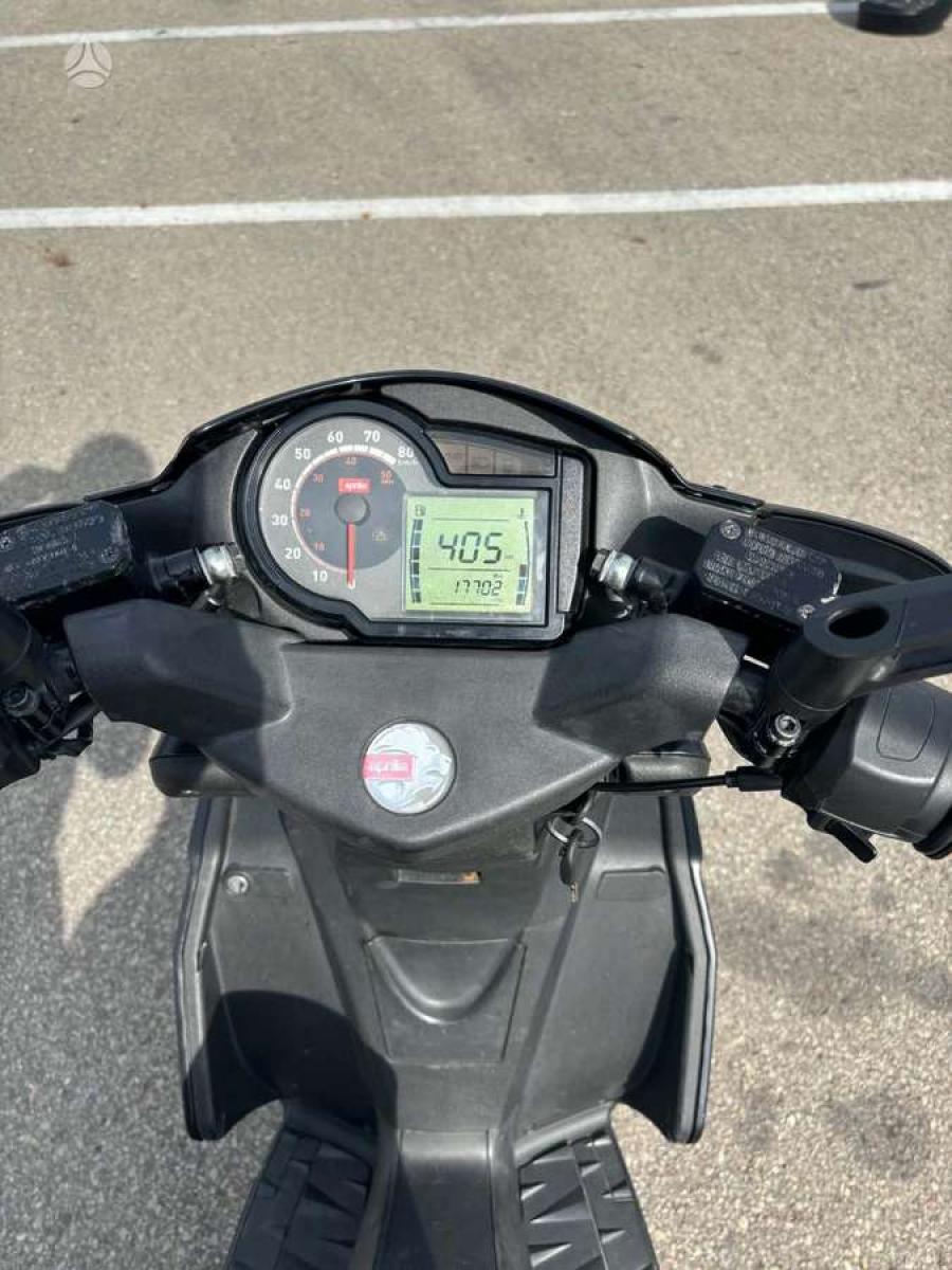 Melns Aprilia SR 2018 Šauļi, ar dzinēja tilpumu 49.00 L un nobraukumu 18 tūkst. km par 2000 €, foto 12 vietnē AUTOMOTO.COM.LV