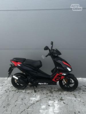 Melns Aprilia SR 2019 Panevēža, ar dzinēja tilpumu 0.05 L un nobraukumu 24 tūkst. km par 1950 €, foto 5 vietnē AUTOMOTO.COM.LV