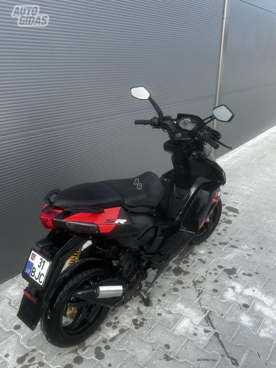 Melns Aprilia SR 2019 Panevēža, ar dzinēja tilpumu 0.05 L un nobraukumu 24 tūkst. km par 1950 €, foto 6 vietnē AUTOMOTO.COM.LV