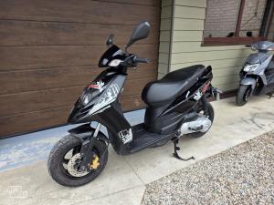 Melns Aprilia SR 2019 Pasvalys, ar dzinēja tilpumu 0.05 L un nobraukumu 26 tūkst. km par 899 €, foto 3 vietnē AUTOMOTO.COM.LV