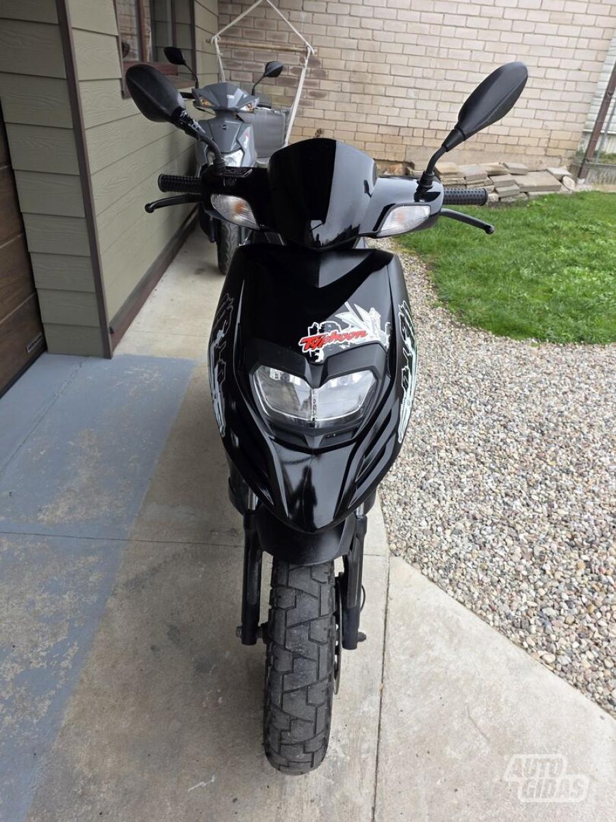 Melns Aprilia SR 2019 Pasvalys, ar dzinēja tilpumu 0.05 L un nobraukumu 26 tūkst. km par 899 €, foto 6 vietnē AUTOMOTO.COM.LV