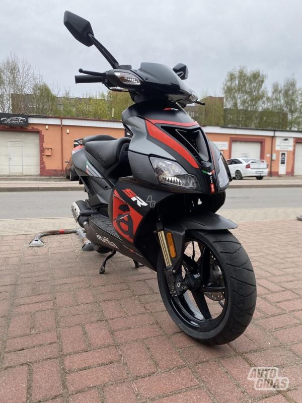 Black Aprilia SR 2019 in Klaipeda, with an engine capacity of 0.05 L and mileage of 12 thousand km for 1950 €, photo 1 on AUTOMOTO.COM.LV