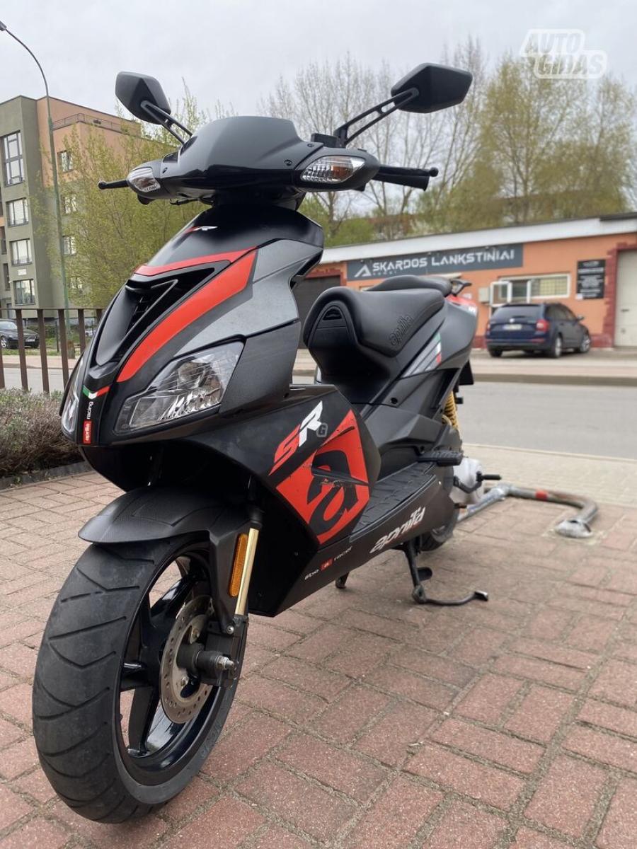 Black Aprilia SR 2019 in Klaipeda, with an engine capacity of 0.05 L and mileage of 12 thousand km for 1950 €, photo 3 on AUTOMOTO.COM.LV