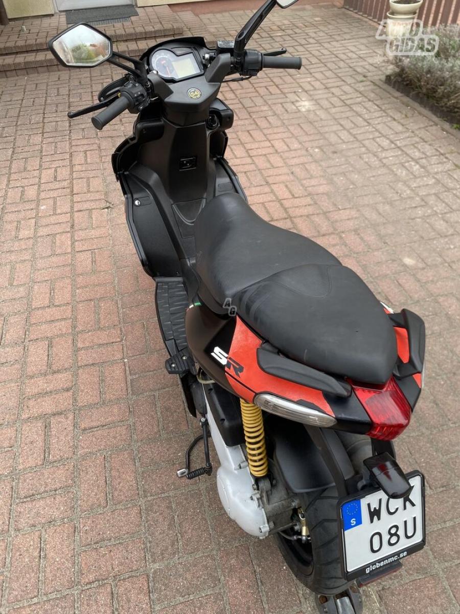 Black Aprilia SR 2019 in Klaipeda, with an engine capacity of 0.05 L and mileage of 12 thousand km for 1950 €, photo 6 on AUTOMOTO.COM.LV