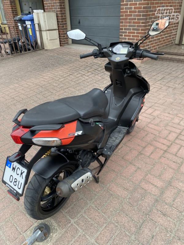 Black Aprilia SR 2019 in Klaipeda, with an engine capacity of 0.05 L and mileage of 12 thousand km for 1950 €, photo 6 on AUTOMOTO.COM.LV