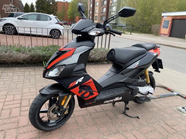 Black Aprilia SR 2019 in Klaipeda, with an engine capacity of 0.05 L and mileage of 12 thousand km for 1950 €, photo 7 on AUTOMOTO.COM.LV