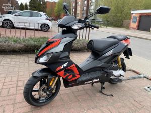 Black Aprilia SR 2019 in Klaipeda, with an engine capacity of 0.05 L and mileage of 12 thousand km for 1950 €, photo 8 on AUTOMOTO.COM.LV