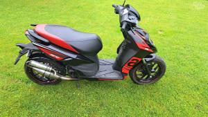 Melns Aprilia SR 2019 Kauņa, ar dzinēja tilpumu 0.05 L un nobraukumu 14 tūkst. km par 1750 €, foto 4 vietnē AUTOMOTO.COM.LV